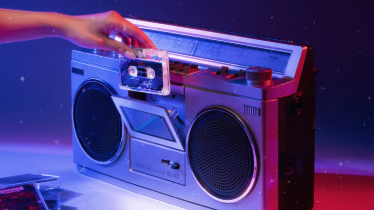 Netflix lança Stranger Things em formato de áudio com fita cassete ...